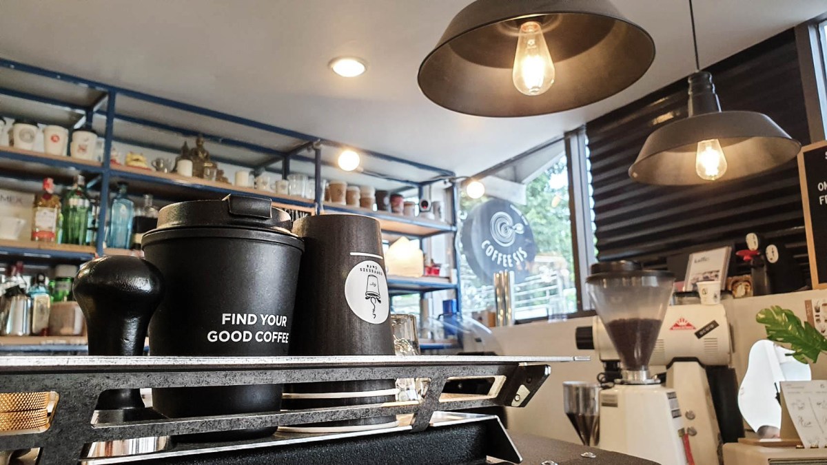 [หมวดหมี] Coffee Sis Cafe : กาแฟ เค้ก และบาริสต้า – หมวดหมี ;)